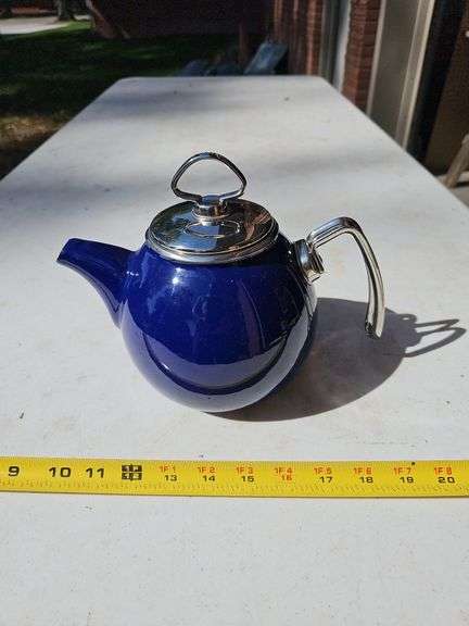 CHANTAL BLUE ENAMEL TEAPOT W/LID - Isabell Auction