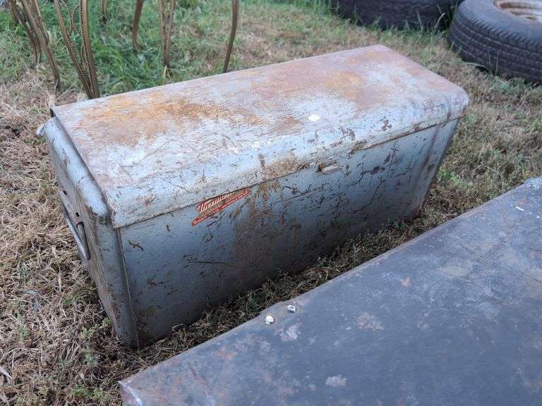 (OUT) 27" LONG METAL BOX - Isabell Auction