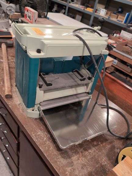 MAKITA 2012NB 12" ELECTRIC PLANER - Isabell Auction