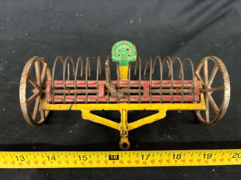 VINTAGE ARCADE CAST IRON HAY DUMP RAKE - Isabell Auction