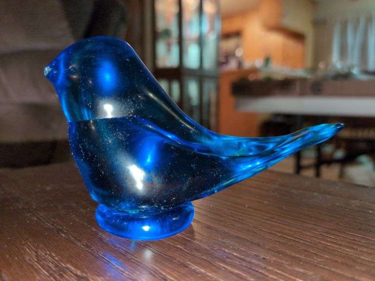 (L) 6" BLUEBIRD OF HAPPINESS GLASS FIGURE - Isabell Auction