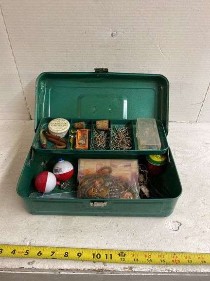 METAL TACKLE BOX W/ ASSORTED TACKLE - Isabell Auction
