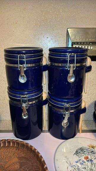 (K) 4-PIECE CANISTER SET WITH WOOD SPOONS - Isabell Auction