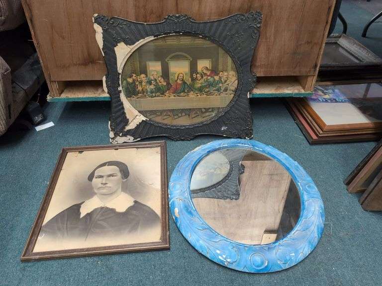 (2) VINTAGE PICTURES & WALL MIRROR IN FRAMES - Isabell Auction