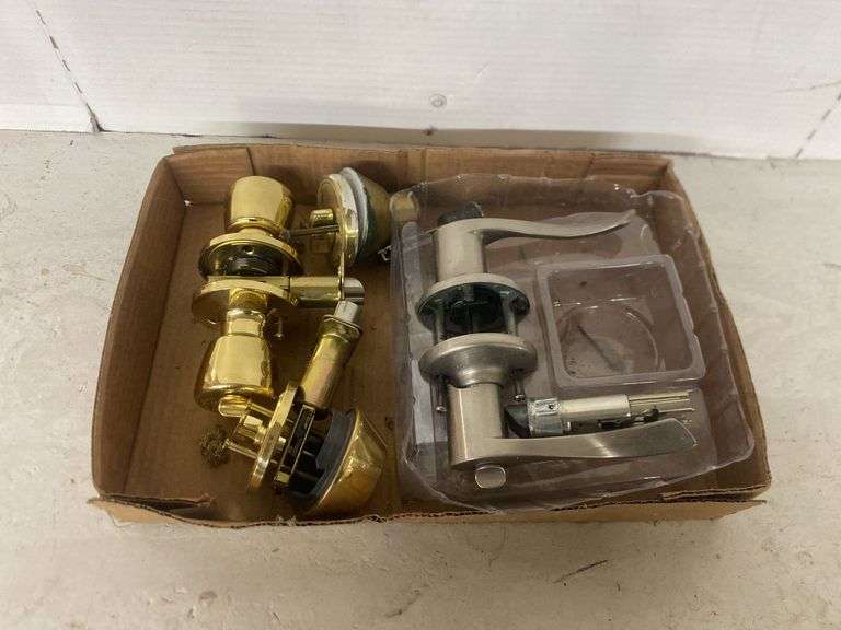 ASSORTED DOOR KNOBS - Isabell Auction