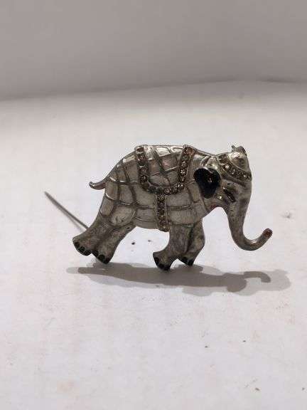 VINTAGE ELEPHANT PIN - Isabell Auction