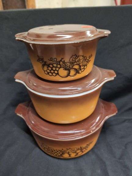 VINTAGE PYREX 3-PC BAKING DISH SET WITH LIDS - Isabell Auction