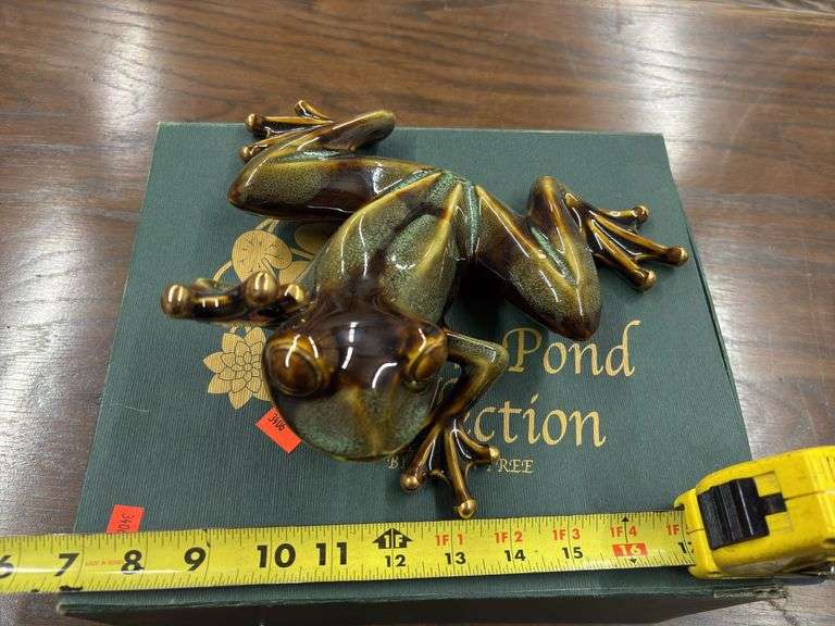 GOLDEN POND COLLECTION BY GREEN TREE CERAMIC FROG - Isabell Auction