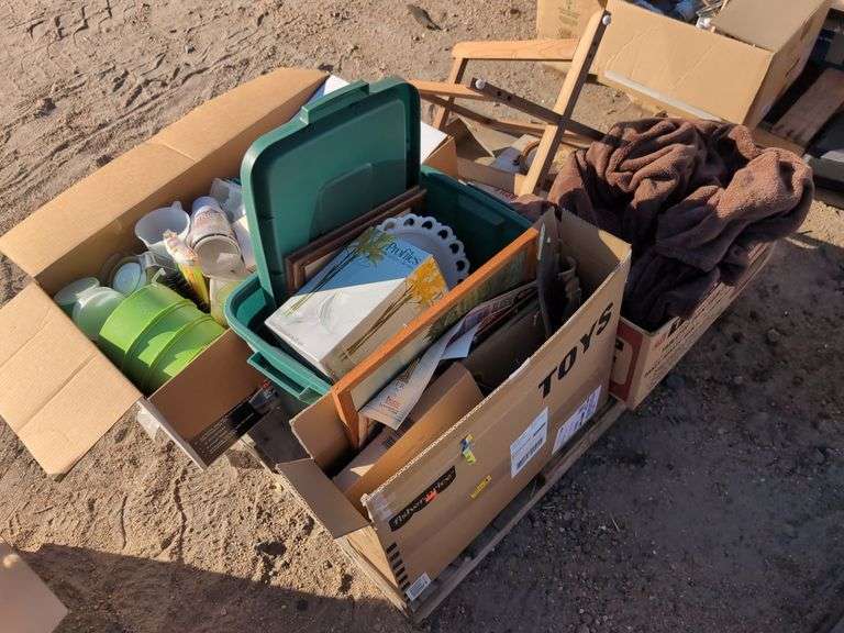 (OUT) TOTE WITH LID, TUPPERWARE, CLOCK, GLASSWARE, ETC... - Isabell Auction