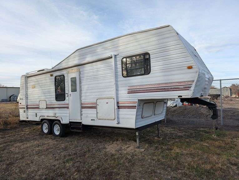 (OUT) 1995 COBRA SIERRA 28-FT. 5TH WHEEL CAMPER WITH SLIDE OUT & AWNING ...