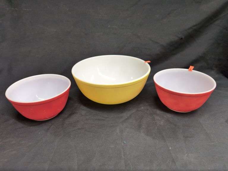 VINTAGE PYREX 3-PC. MIXING BOWLS - Isabell Auction