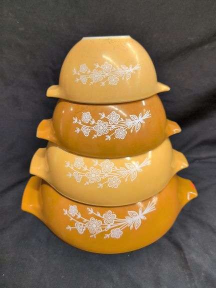 VINTAGE PYREX 4-PC. BOWL SET - Isabell Auction