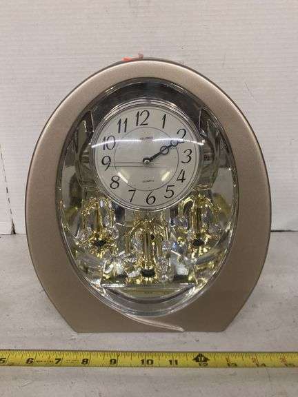 11” GRAND LINKS MOTION CLOCK - Isabell Auction