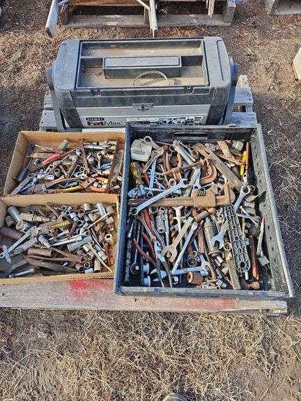 (OUT) ASSORTED TOOLS & TOOL BOX - Isabell Auction