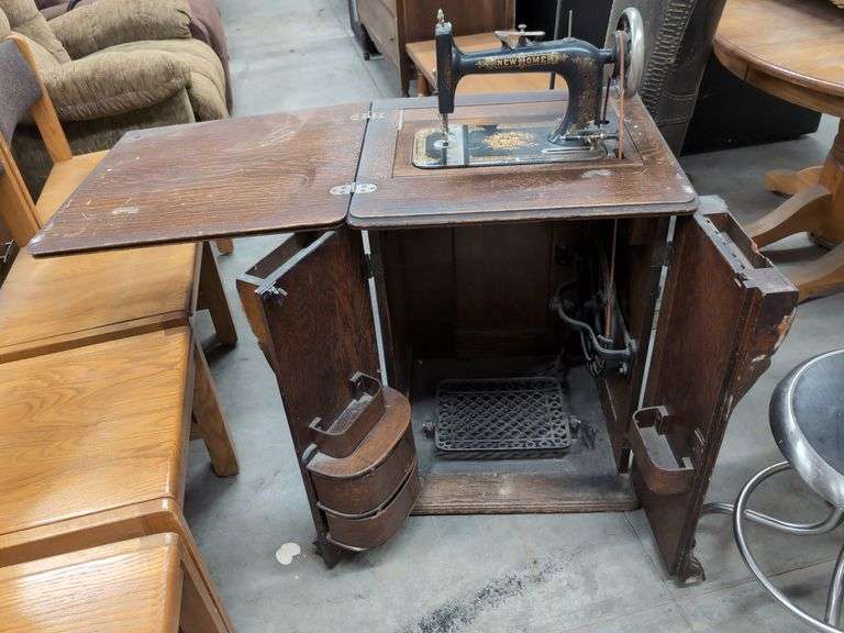 ANTIQUE NEW HOME TREADLE SEWING MACHINE CABINET - Isabell Auction