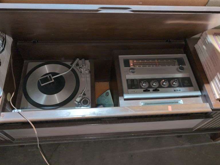VINTAGE GE CONSOLE STEREO/PHONOGRAPH (WORKS!) WITH RECORD SET - Isabell ...