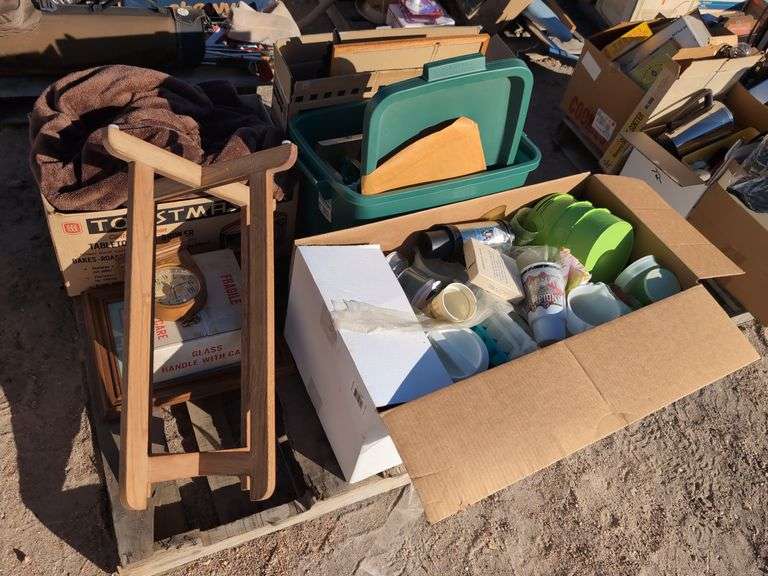 (OUT) TOTE WITH LID, TUPPERWARE, CLOCK, GLASSWARE, ETC... - Isabell Auction