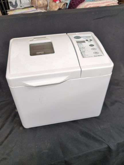 WEST BEND BREAD MAKER - Isabell Auction