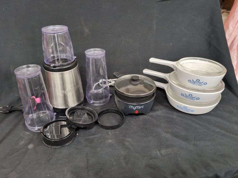 FARBERWARE BLENDER, MINI COOKER, & (3) CORNINGWARE DISHES WITH LIDS ...