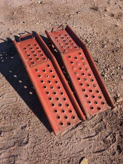 (OUT) PAIR OF STEEL CAR RAMPS - Isabell Auction