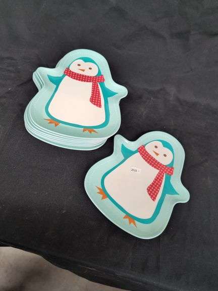 (9) PENGUIN FIGURAL PLATES - Isabell Auction