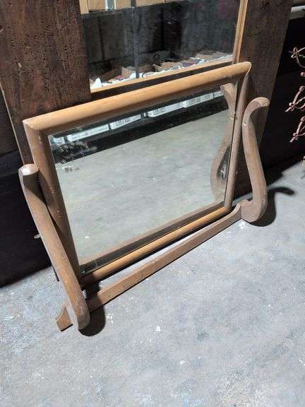 VINTAGE DRESSER MIRROR WITH HARP - Isabell Auction