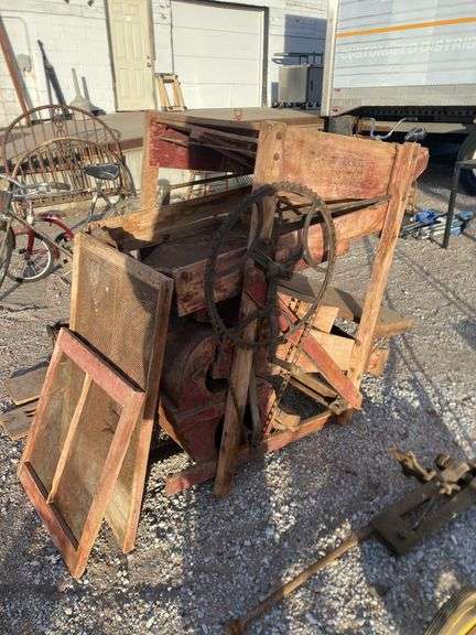 (OUT) CLIPPER FANNING MILL - Isabell Auction