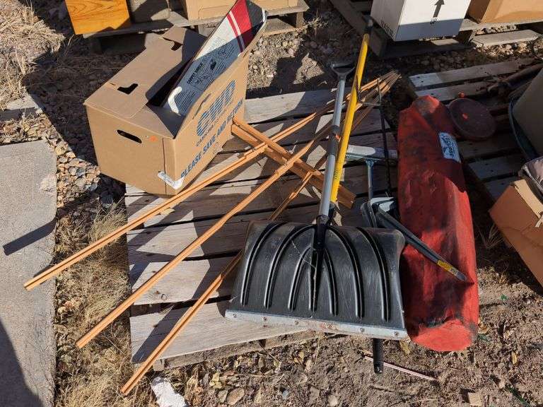 (OUT) FOLDING CHAIR, RAKE, SNOW SHOVEL, EASEL, ETC... - Isabell Auction
