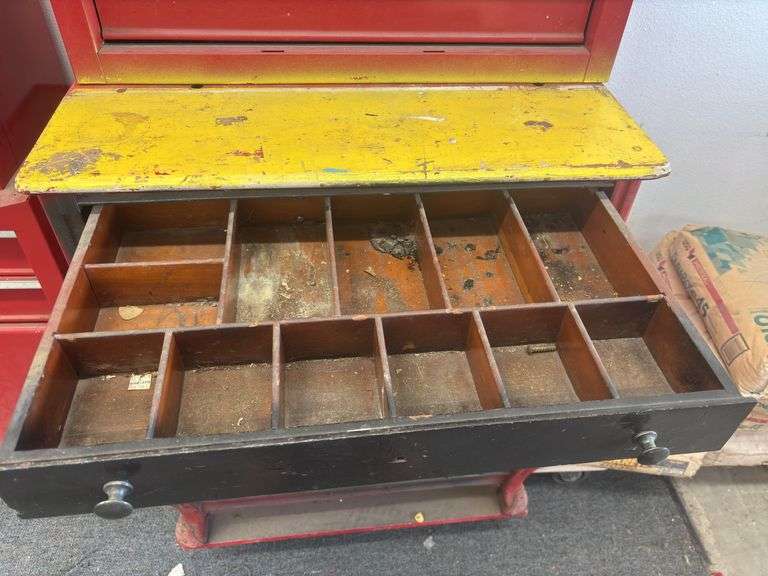 CRAFTSMAN 9-DRAWER TOOL BOX SITS ON A HOME MADE TOOL CHEST ON WHEELS ...