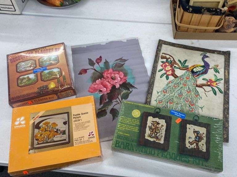 PLAQUES KITS, AND ARTWORK - Isabell Auction