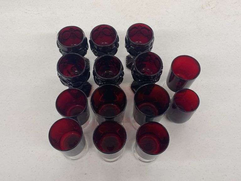 RUBY RED GLASSES - Isabell Auction