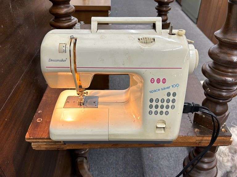 DRESSMAKER SPACE SAVER 100 SEWING MACHINE - Isabell Auction