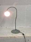 METAL BENDABLE TABLE LAMP - Isabell Auction