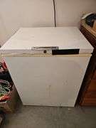 GIBSON CHEST FREEZER (27"W X 21-1/2" D X 34" TALL - Isabell Auction