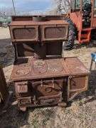 VINTAGE MAJESTIC IRON WOOD BURNING STOVE - Isabell Auction