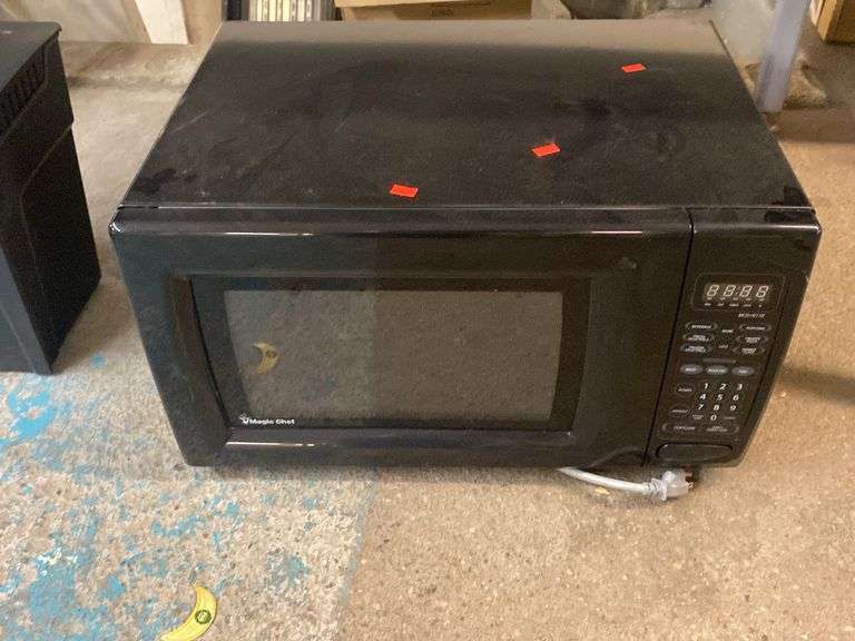 MAGIC CHEF MICROWAVE - Isabell Auction