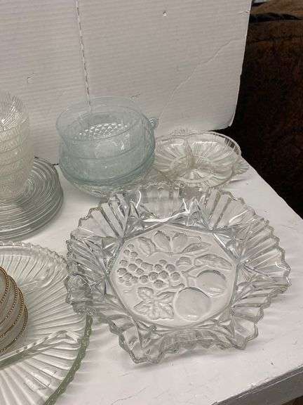 ASSORTED CRYSTAL GLASSWARE - Isabell Auction