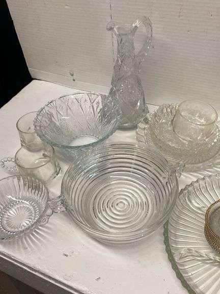 ASSORTED CRYSTAL GLASSWARE - Isabell Auction