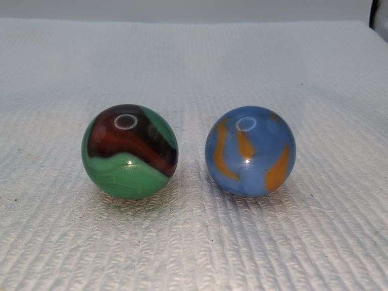 (2) 1" MARBLES (RIGHT IS CHIPPED) - Isabell Auction