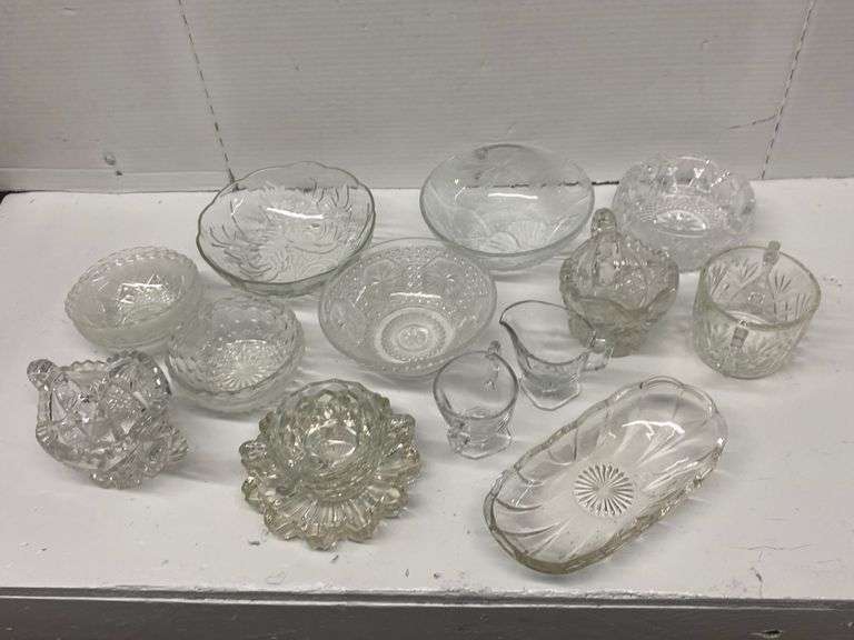 ASSORTED CRYSTAL GLASSWARE - Isabell Auction