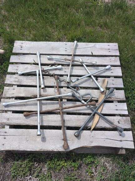 (OUT) LOT OF ASST'D TIRE IRONS - Isabell Auction