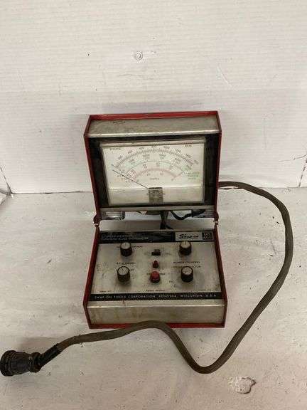 SNAP-ON CYLINDER SHORTING EXPANDED SCALE TACHOMETER - Isabell Auction