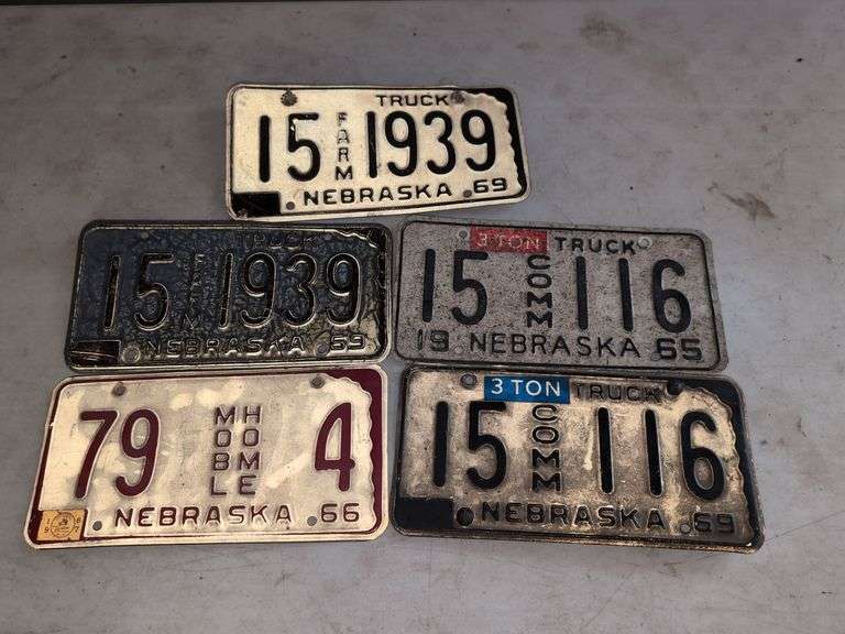 LOT OF ASST'D 1965-66-69 METAL LICENSE PLATES - Isabell Auction
