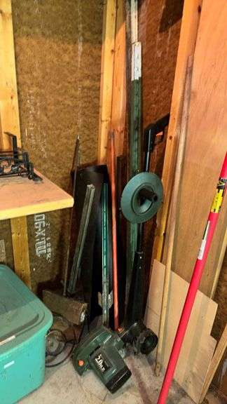 LAWN EDGER (UNKNOWN ) TAR PAPER, FENCE POSTS, - Isabell Auction