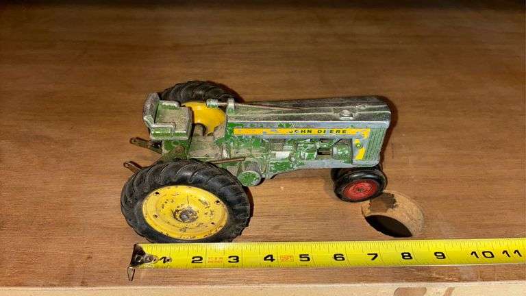 DIE CAST METAL JOHN DEERE TRACTOR ( MISSING STEERING WHEEL) - Isabell ...