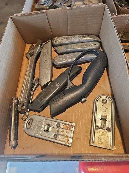 ASSORTED BOX KNIFE CUTTERS - Isabell Auction