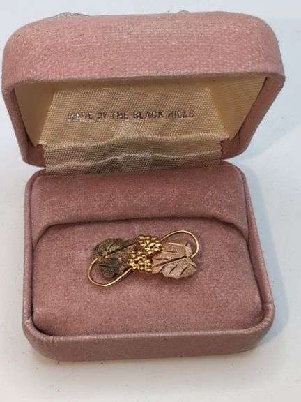 BLACK HILLS GOLD PIN - Isabell Auction