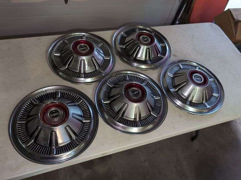 5-PC. VINTAGE HUBCAPS SET - Isabell Auction