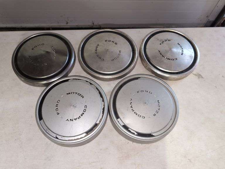 (5) ASST'D FORD CENTER CAPS - Isabell Auction