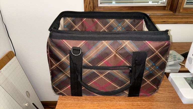 VIVID ALLON CARRY ALL BAG - Isabell Auction